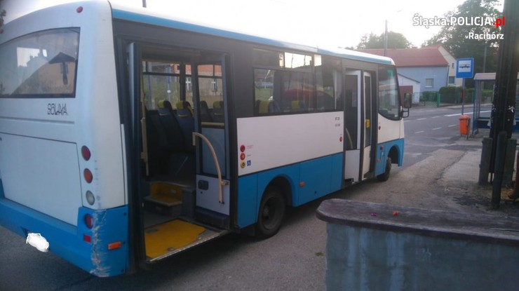Pijany kierowca autobusu wiózł pasażerów. Prowadził mimo sądowego ... Pijany kierowca autobusu wiózł pasażerów. Prowadził mimo sądowego ...