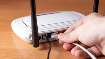 Szybszy internet. Unikaj tego obok routera Wi-Fi - PolsatNews.pl