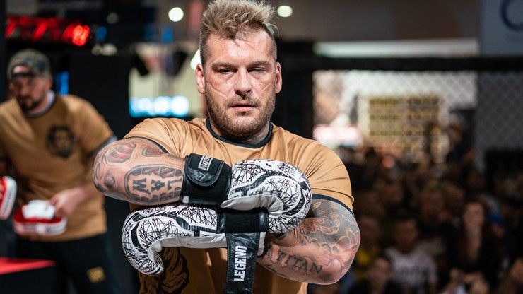 Popek Monster: Ostatnio zmieniłem pieluchę... To brudna robota ...